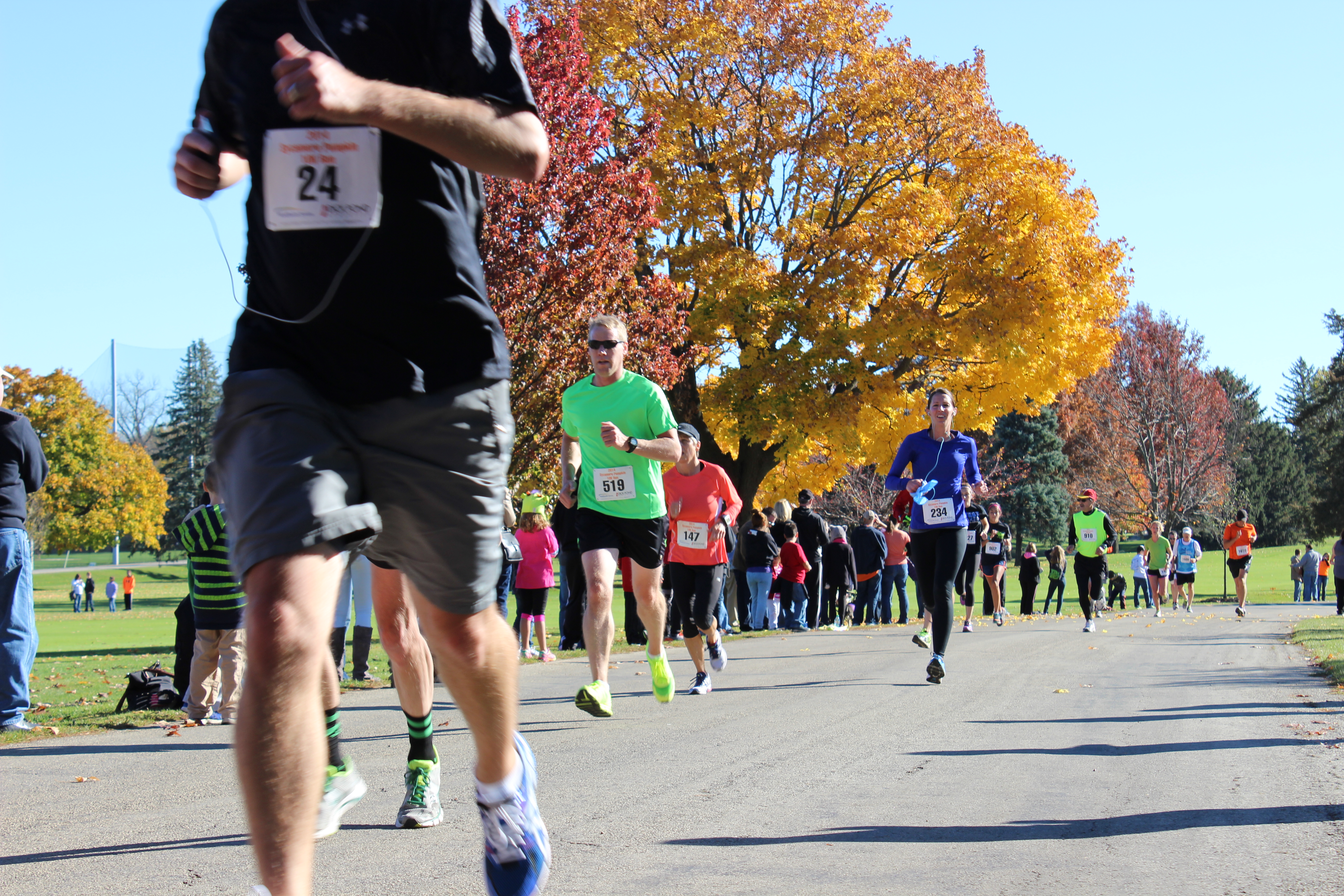 Golf Course Runners (2) – Sycamore Pumpkin Run